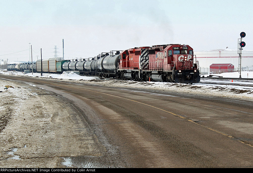 CP 5841 and 5973 bring a transfer into%CN's Clover Bar Yard